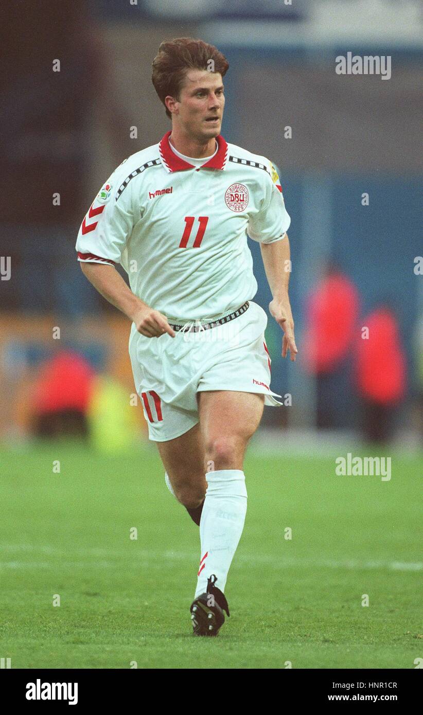 Brian laudrup denmark glasgow rangers hi-res stock photography and ...