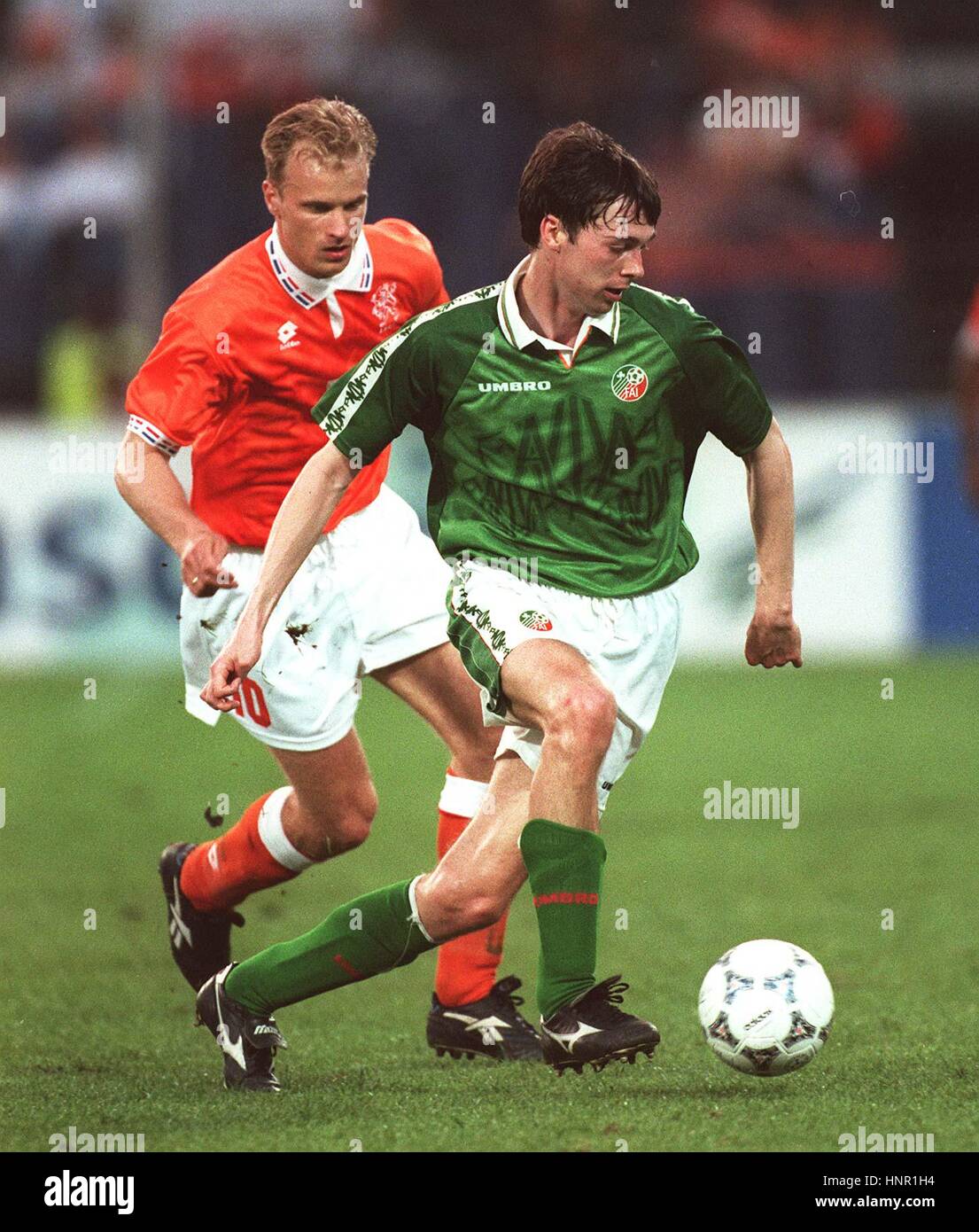 GARY BREEN & DENNIS BERGKAMP HOLLAND V IRELAND 04 June 1996 Stock Photo ...