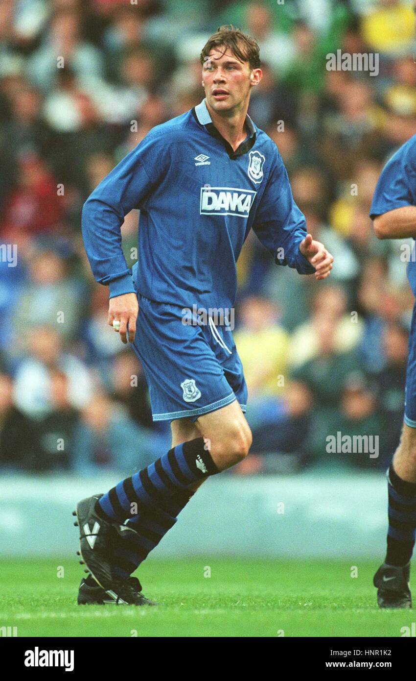 DUNCAN FERGUSON EVERTON FC 01 August 1996 Stock Photo - Alamy
