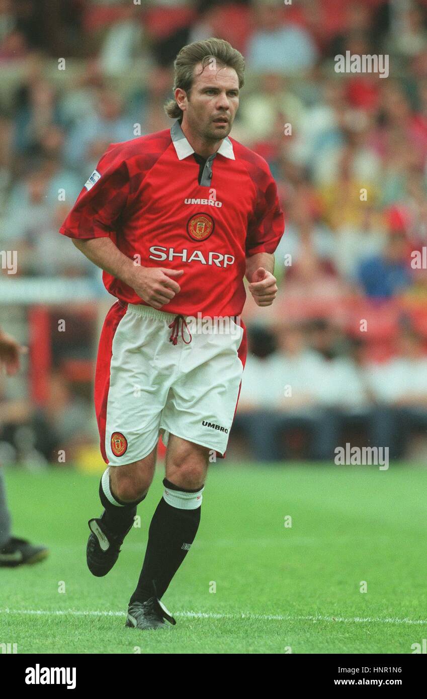 BRIAN MCCLAIR MANCHESTER UNITED FC 02 August 1996 Stock Photo - Alamy
