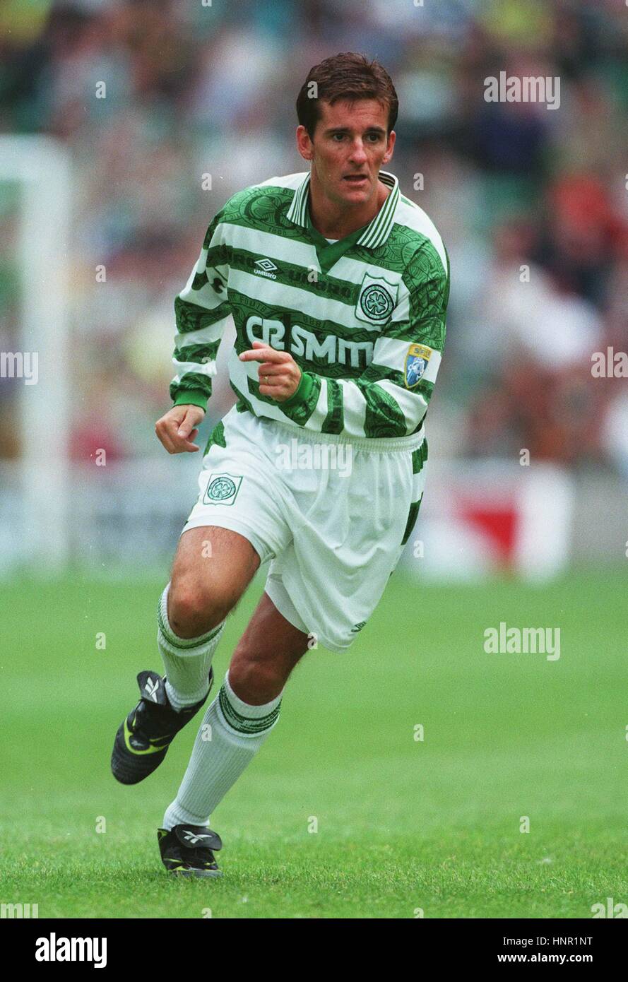 TOSH MCKINLAY GLASGOW CELTIC FC 19 August 1996 Stock Photo - Alamy