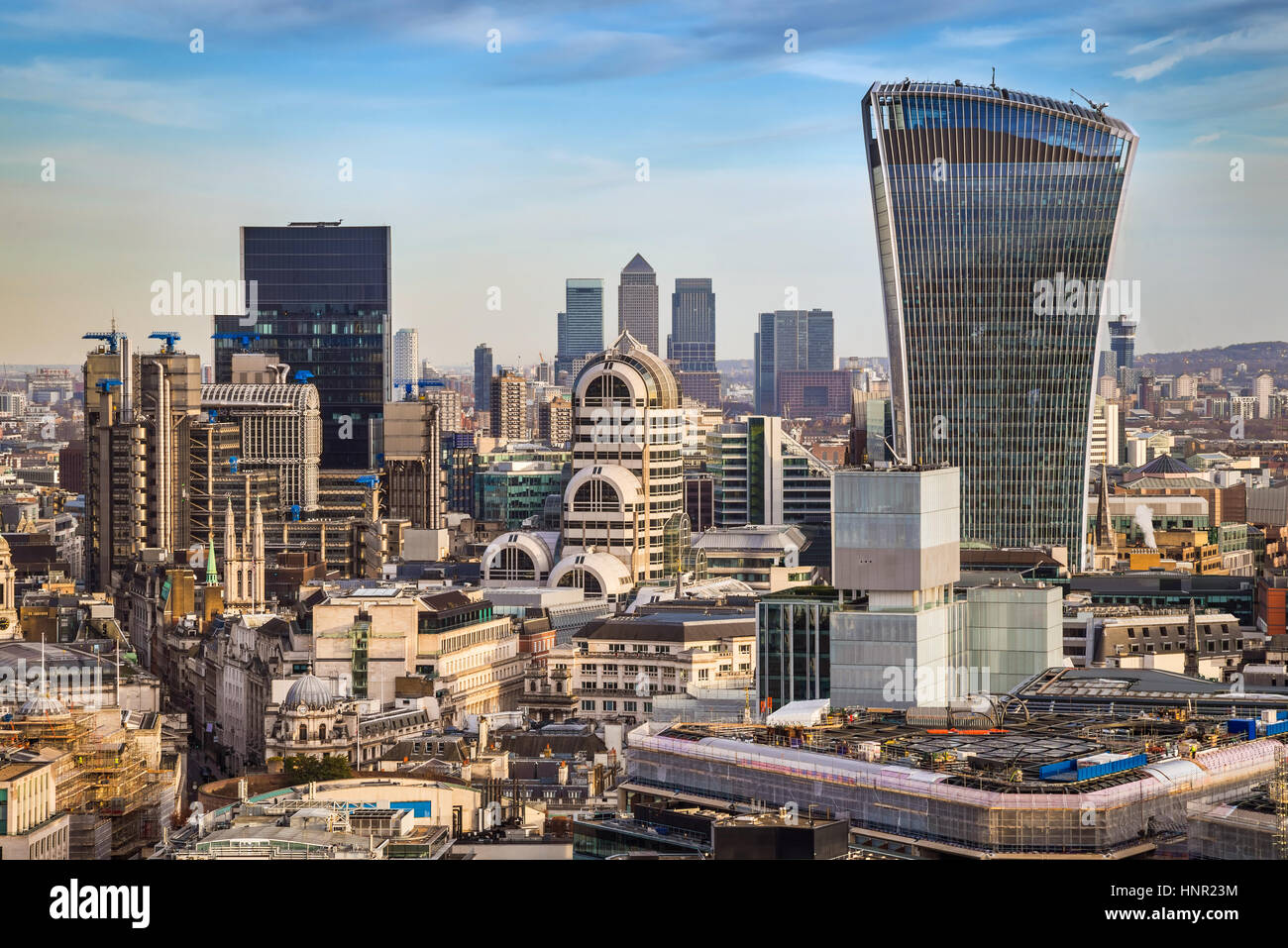 Skyscraper financial district urban hi-res stock photography and images ...