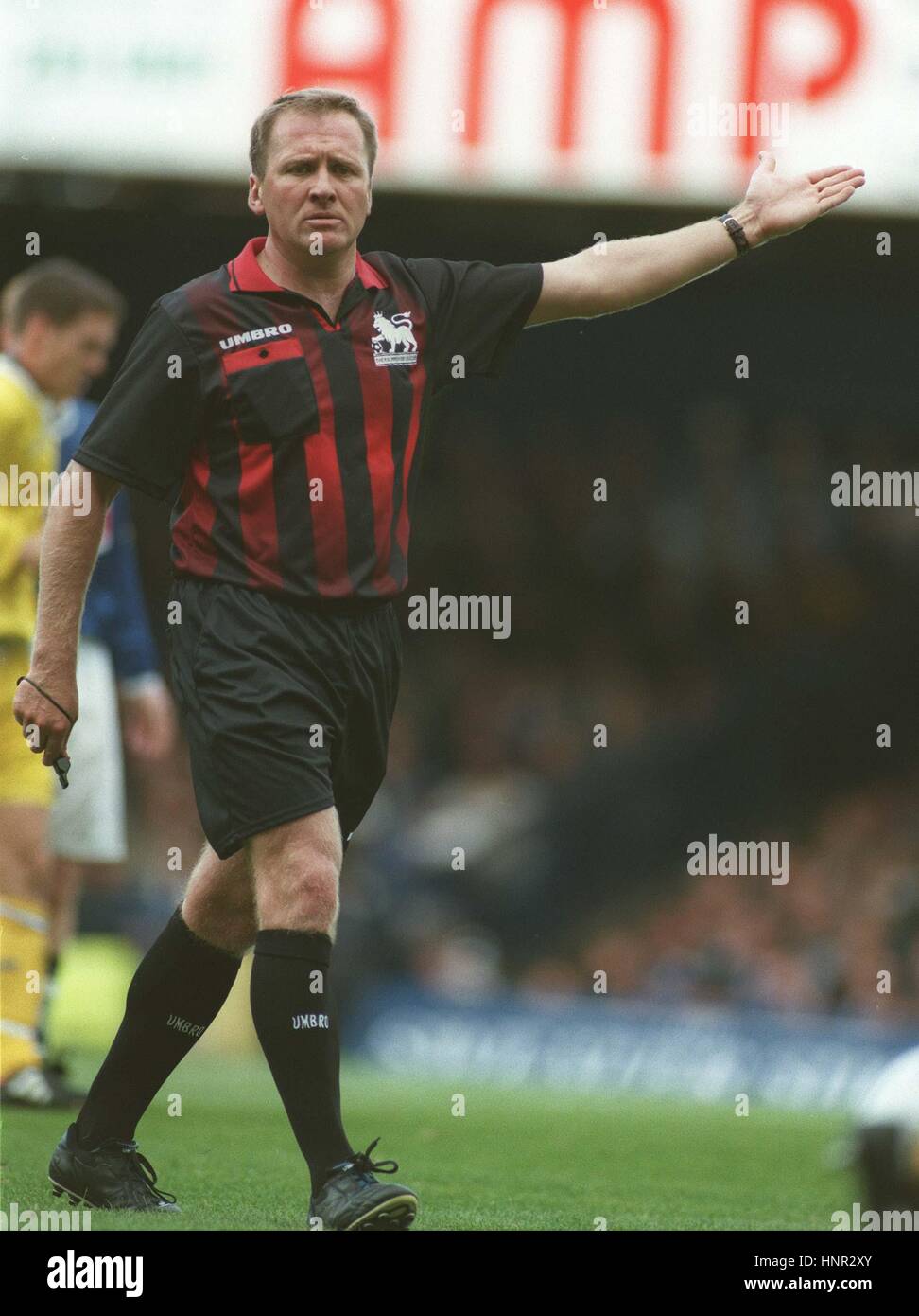 STEVE DUNN PREMIER LEAGUE REFEREE 01 October 1996 Stock Photo - Alamy