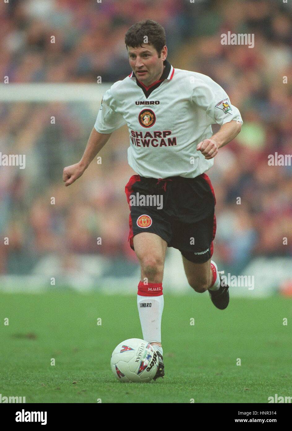 DENIS IRWIN MANCHESTER UNITED FC 15 October 1996 Stock Photo - Alamy