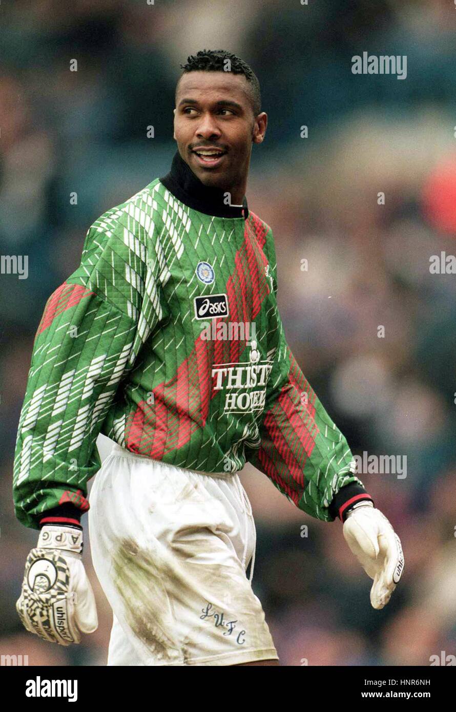 LUCAS RADEBE PUTS ON THE KEEPERS SHIRT FOR LEEDS 30 March 1996 Stock ...