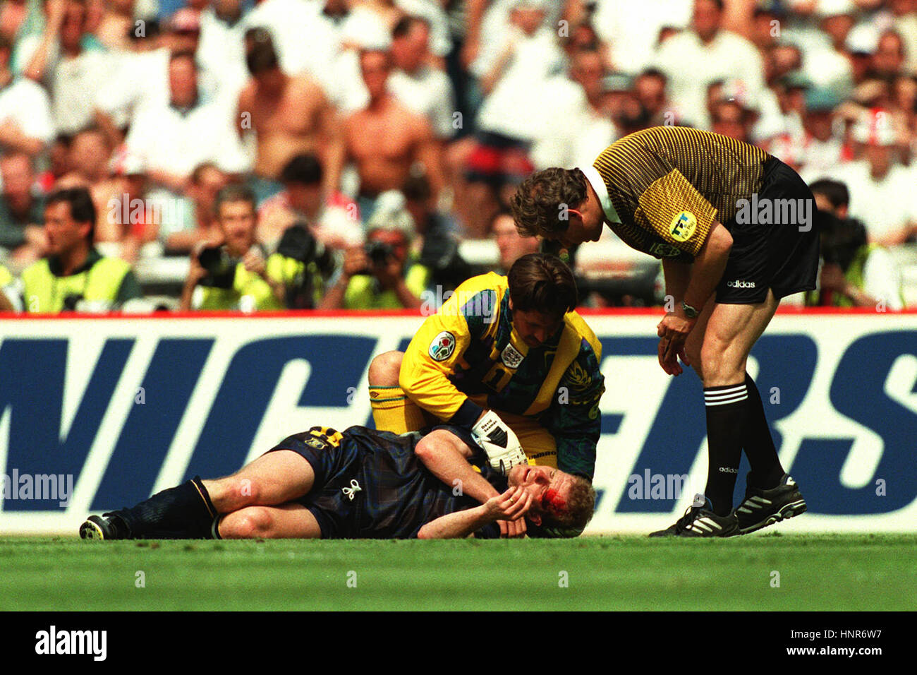 DAVID SEAMAN & GORDON DURIE SCOTLAND V ENGLAND 15 June 1996 Stock Photo ...