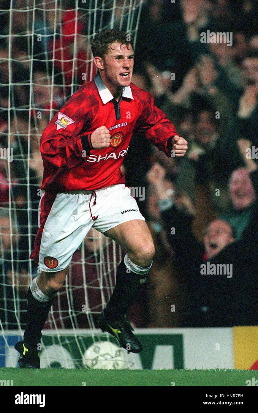 NICKY BUTT CELEBRATES HIS 1ST MANCHESTER UTD V LEICESTER C 30 November ...