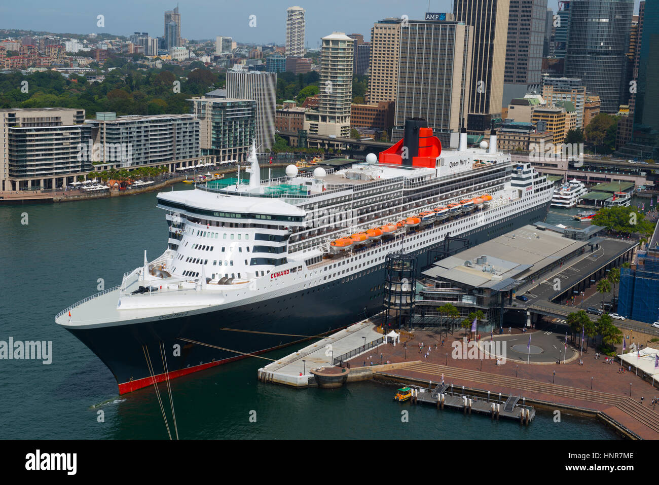MS Queen Mary 2 moored at the Ocean Treminal, Circulay Quay, Sydney ...