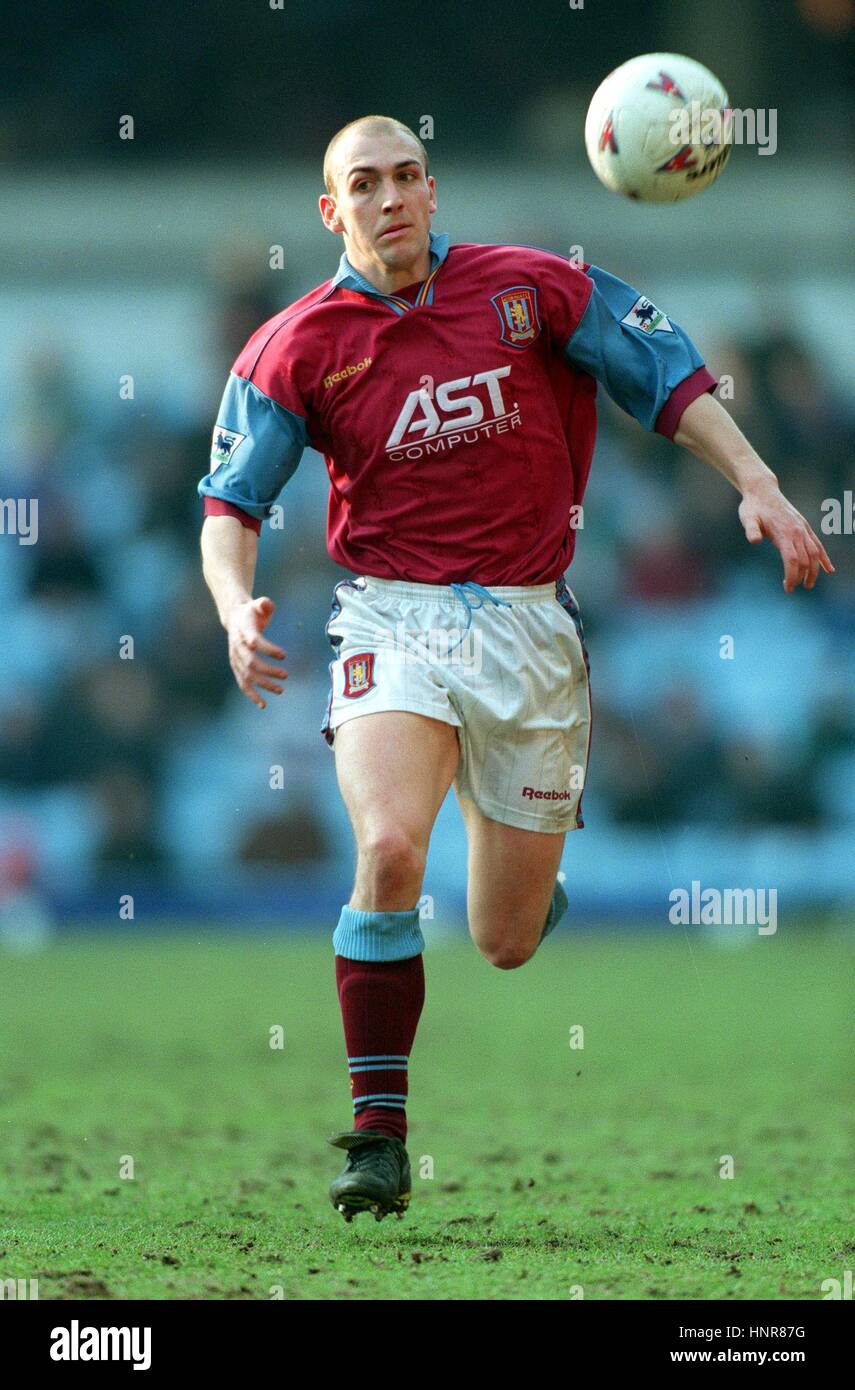 MARK DRAPER ASTON VILLA FC 02 April 1996 Stock Photo - Alamy