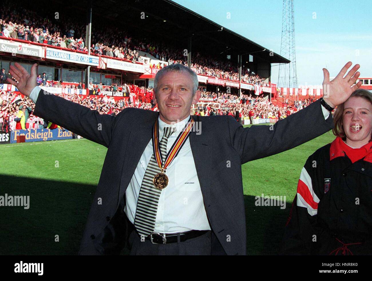 Sunderland fc fans hi-res stock photography and images - Alamy