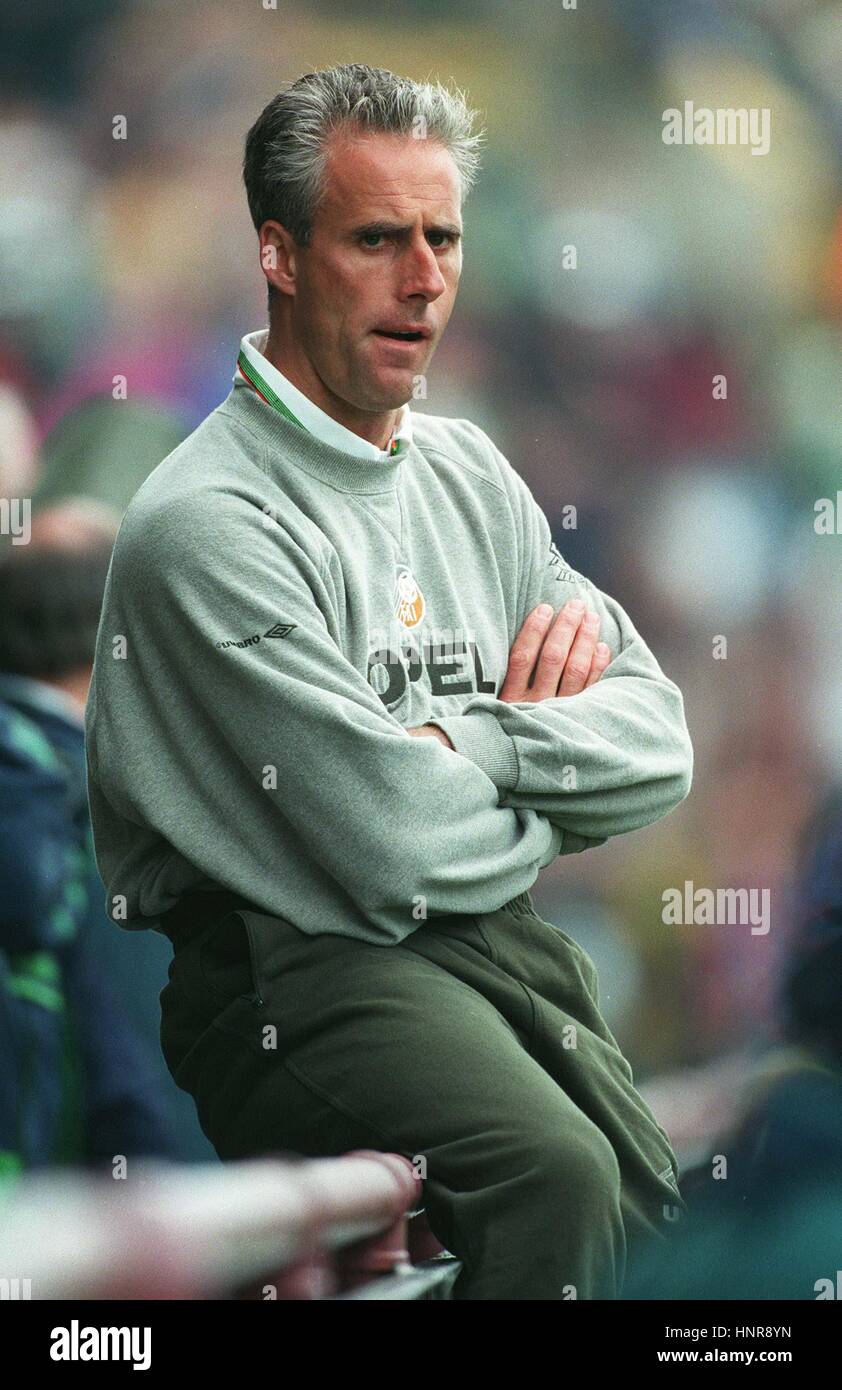MICK MCCARTHY REPUBLIC OF IRELAND MANAGER 04 June 1996 Stock Photo - Alamy