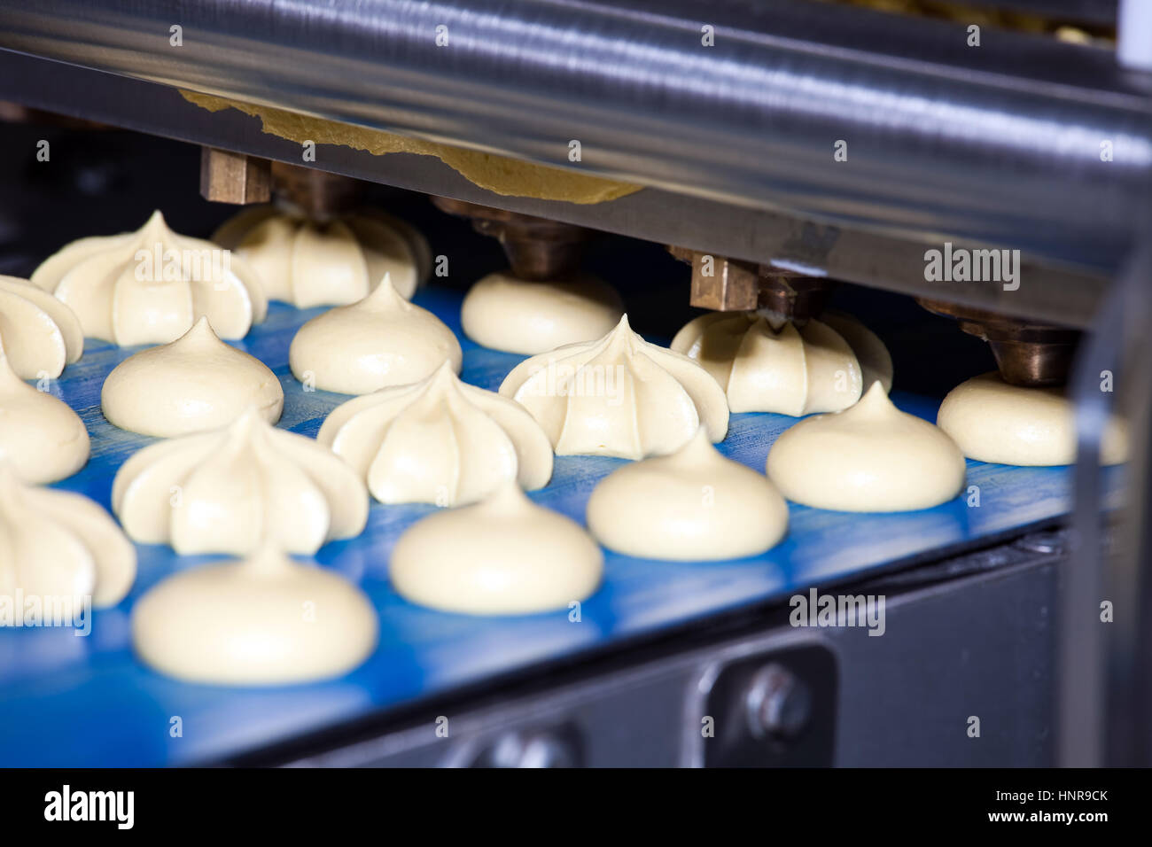 Bakery machine production bread hi-res stock photography and images - Alamy