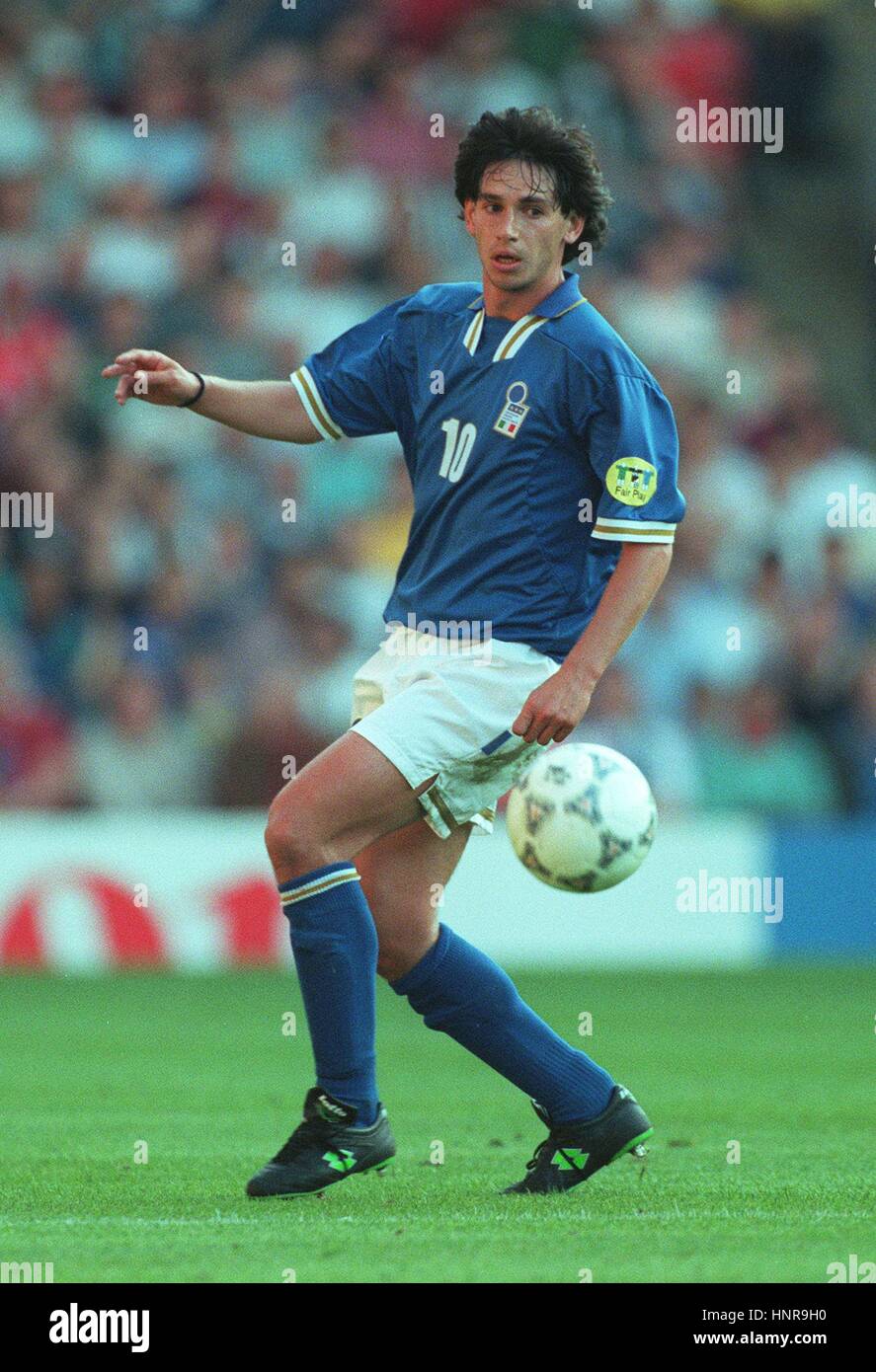 DEMETRIO ALBERTINI ITALY & AC MILAN FC 17 June 1996 Stock Photo - Alamy