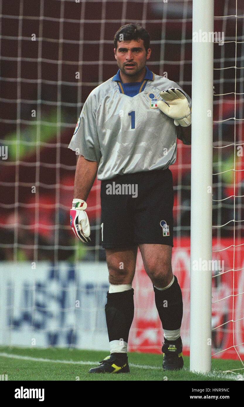 ANGELO PERUZZI ITALY & JUVENTUS 20 June 1996 Stock Photo - Alamy