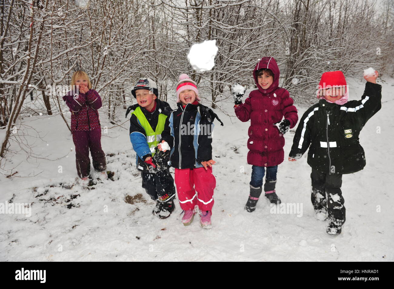 Snowball fight children school hi-res stock photography and images - Alamy
