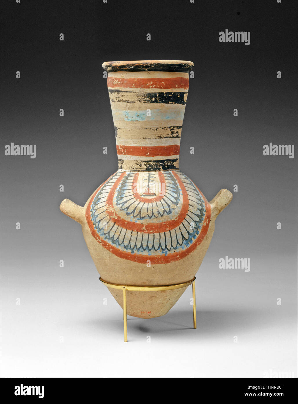 Ancient egyptian wine jar hi-res stock photography and images - Alamy