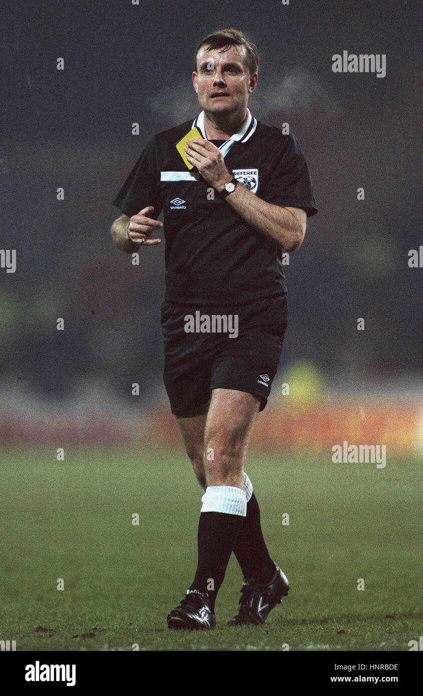 GARY WILLARD PREMIER LEAGUE REFEREE 29 February 1996 Stock Photo - Alamy
