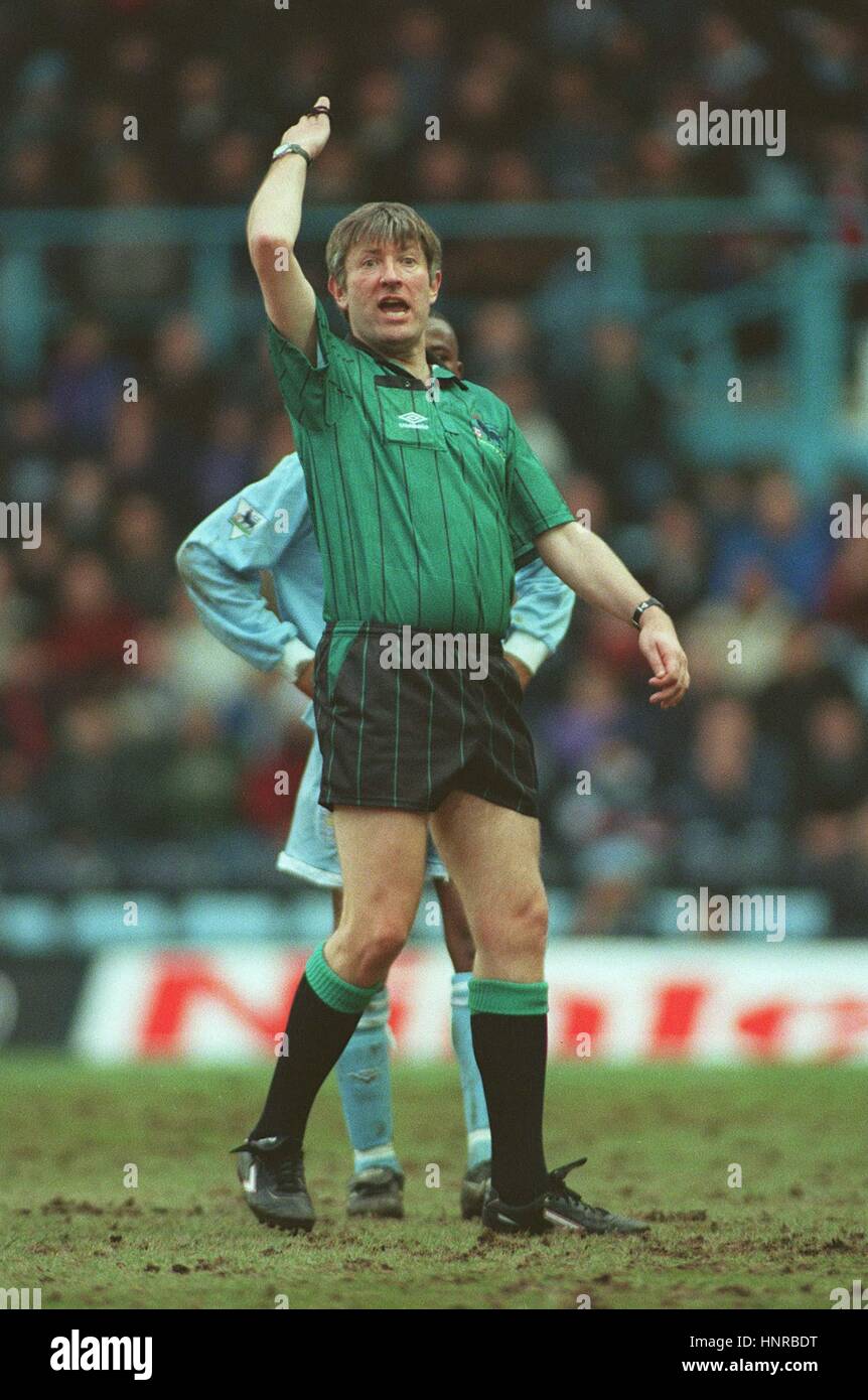 MARTIN BODENHAM PREMIER LEAGUE REFEREE 07 March 1996 Stock Photo - Alamy
