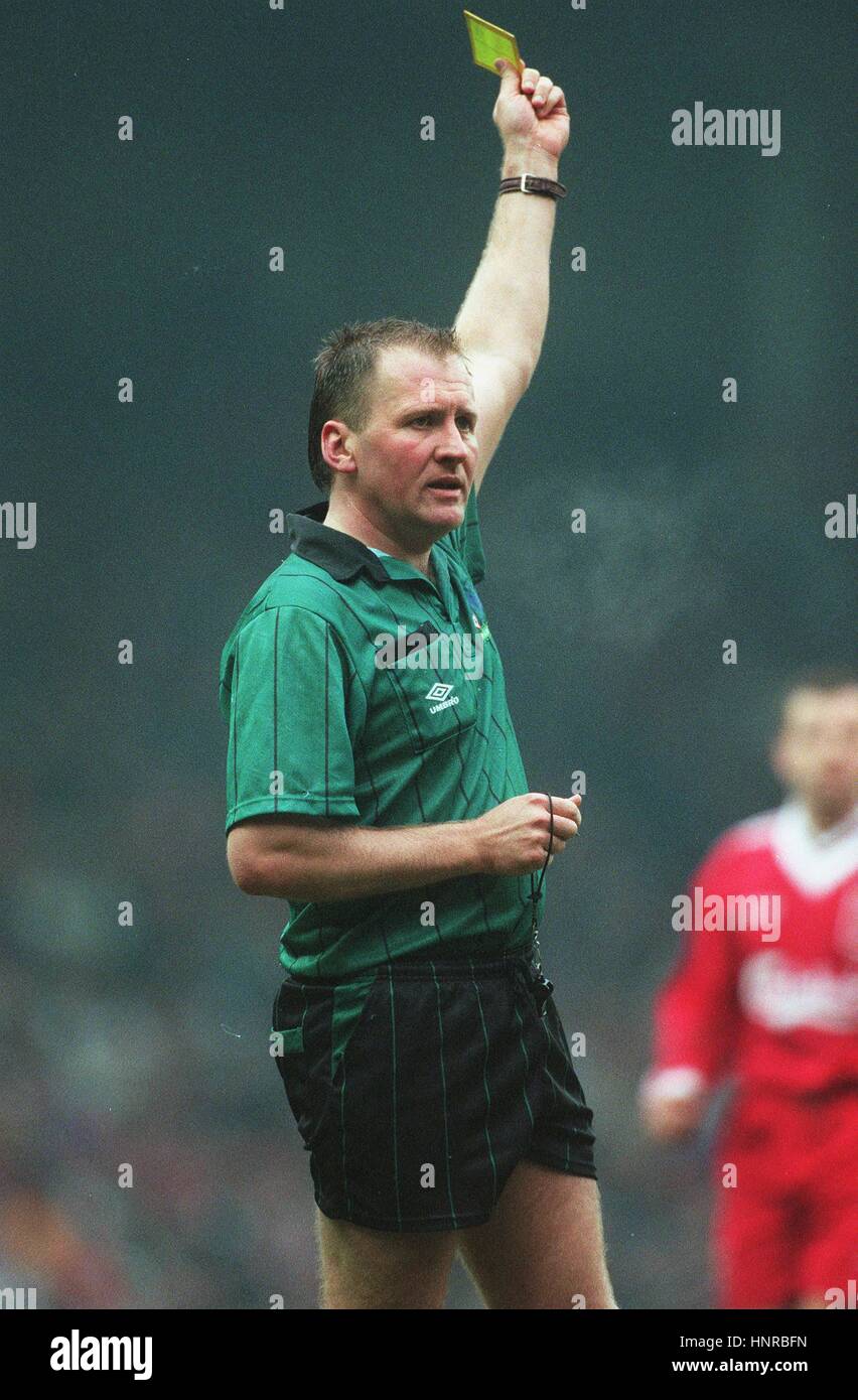 STEVE DUNN PREMIER LEAGUE REFEREE 18 March 1996 Stock Photo - Alamy