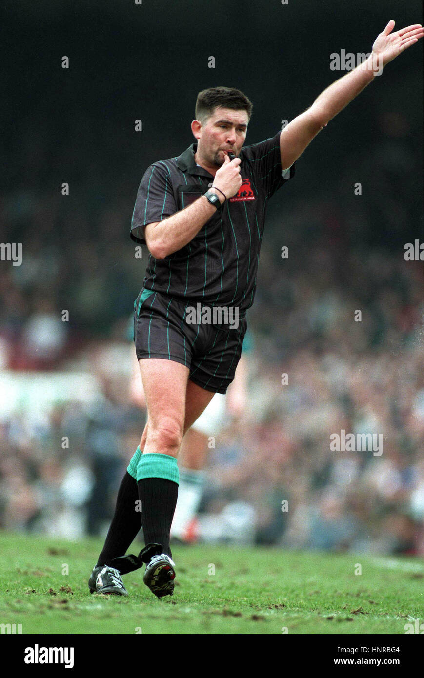 JEFF WINTER PREMIER LEAGUE REFEREE 18 April 1996 Stock Photo - Alamy