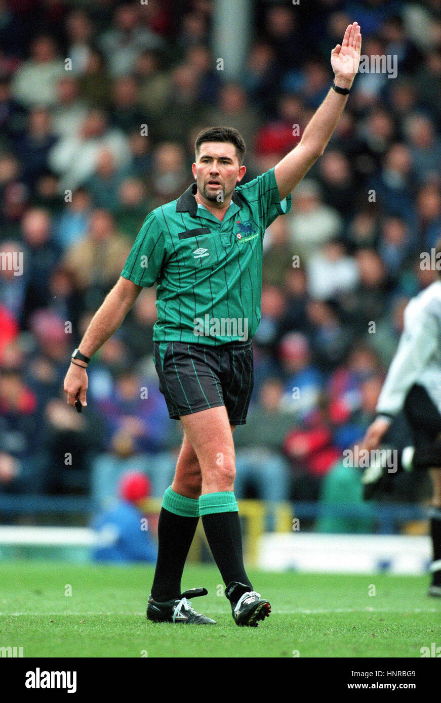 Jeff winter premier league referee hi-res stock photography and images ...