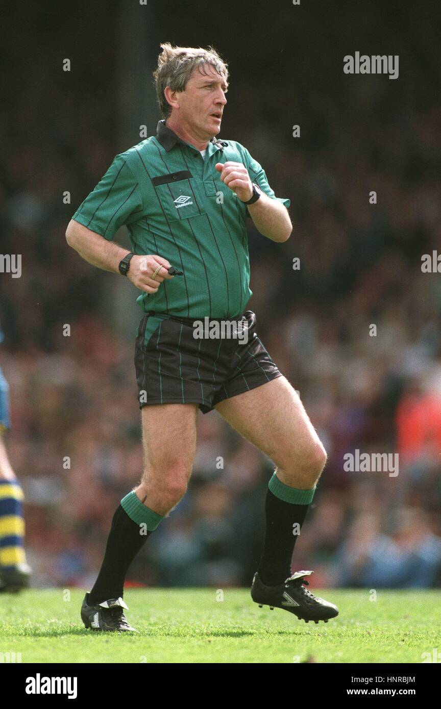 GERALD ASHBY PREMIER LEAGUE REFEREE 27 May 1996 Stock Photo - Alamy