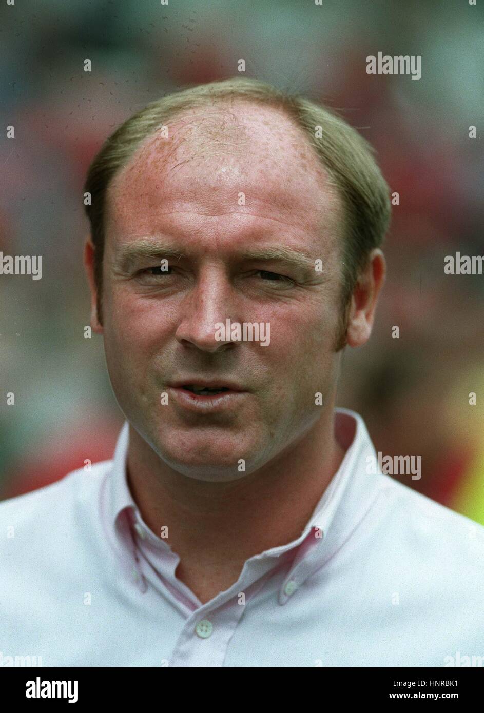 STEVE MCMAHON SWINDON TOWN PLAYER-MANAGER 18 August 1996 Stock Photo ...