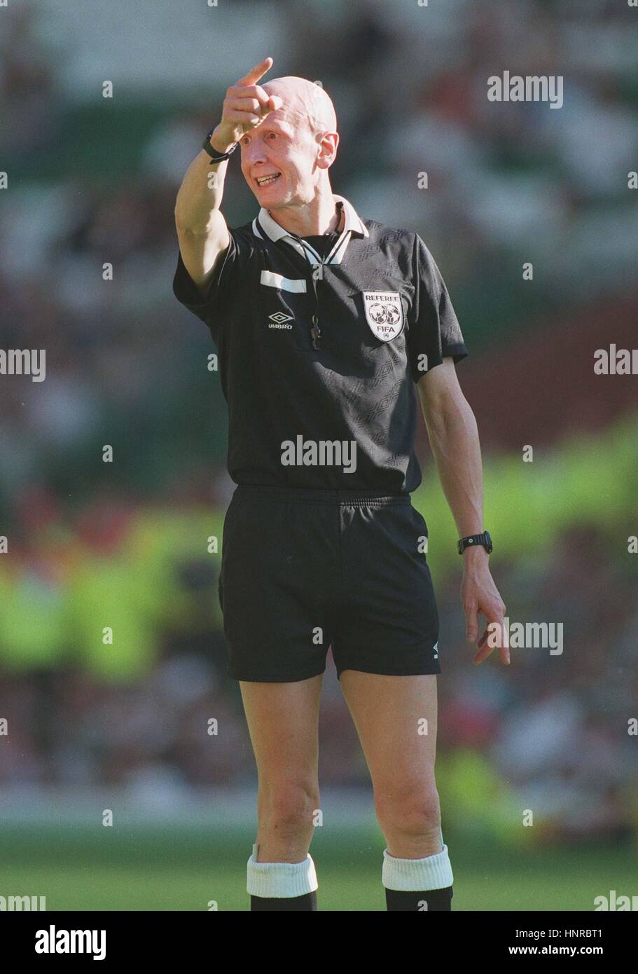JOHN ROWBOTHAM REFEREE 17 October 1996 Stock Photo - Alamy
