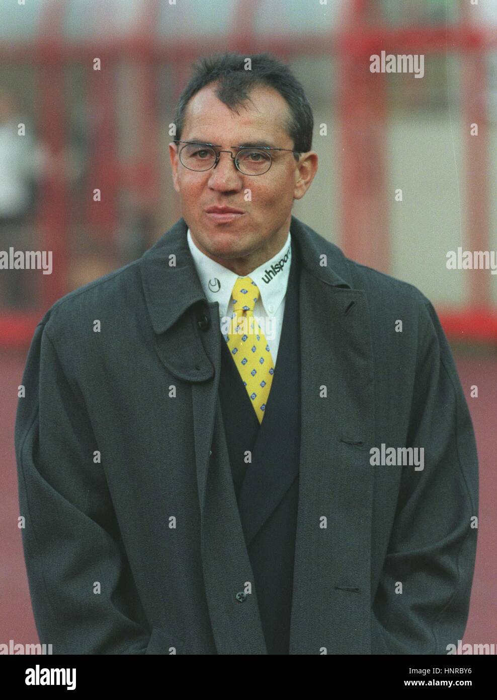 FELIX MAGATH HAMBURG SV MANAGER 09 October 1996 Stock Photo - Alamy