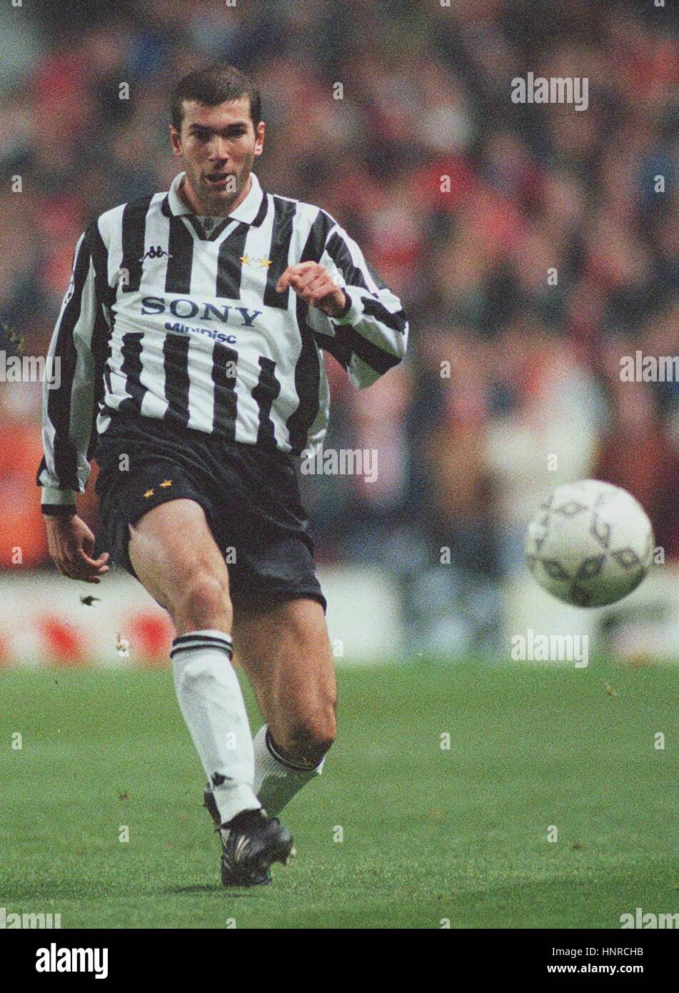 ZINEDINE ZIDANE JUVENTUS 27 November 1996 Stock Photo - Alamy