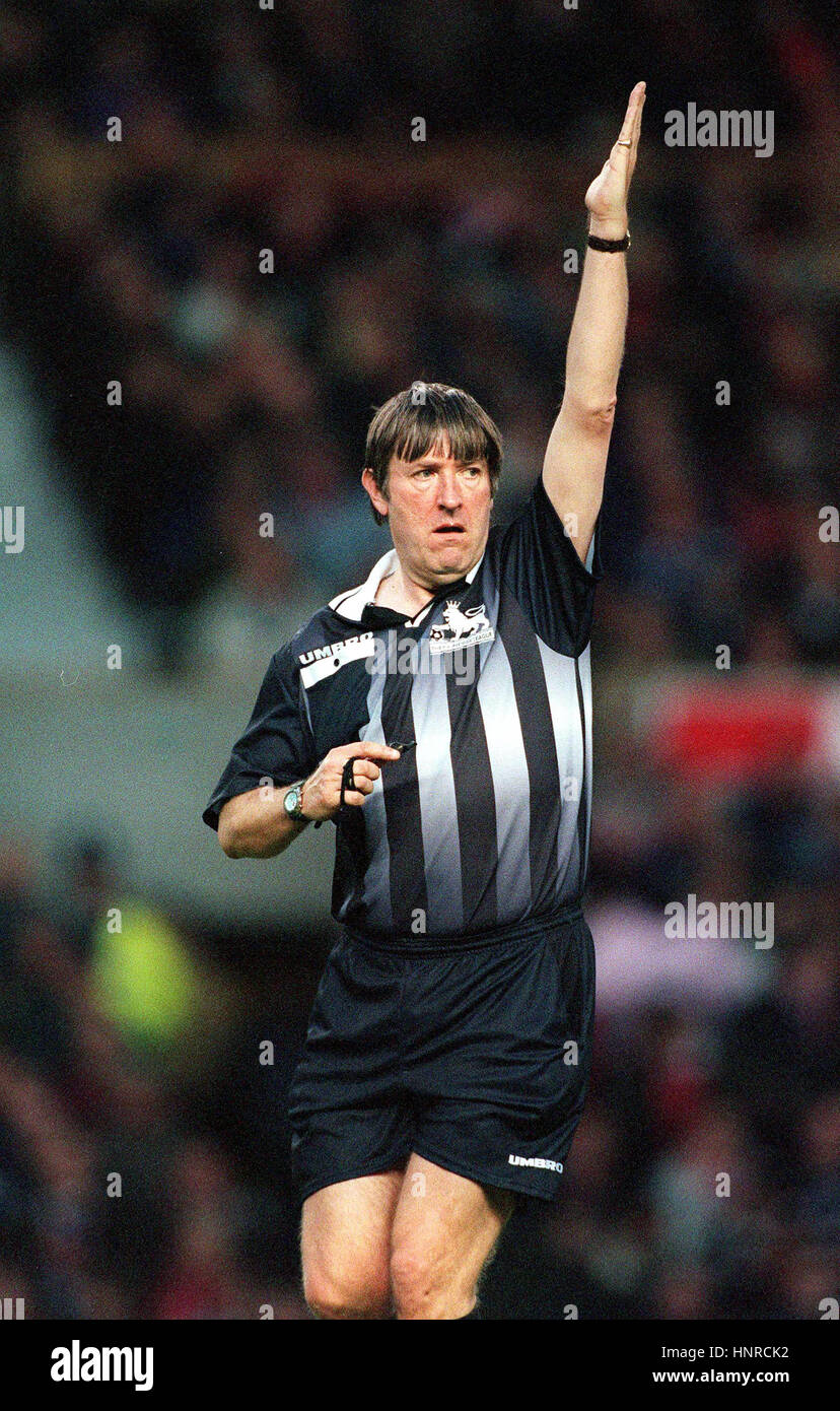 MARTIN BODENHAM PREMIER LEAGUE REFEREE 02 December 1996 Stock Photo - Alamy