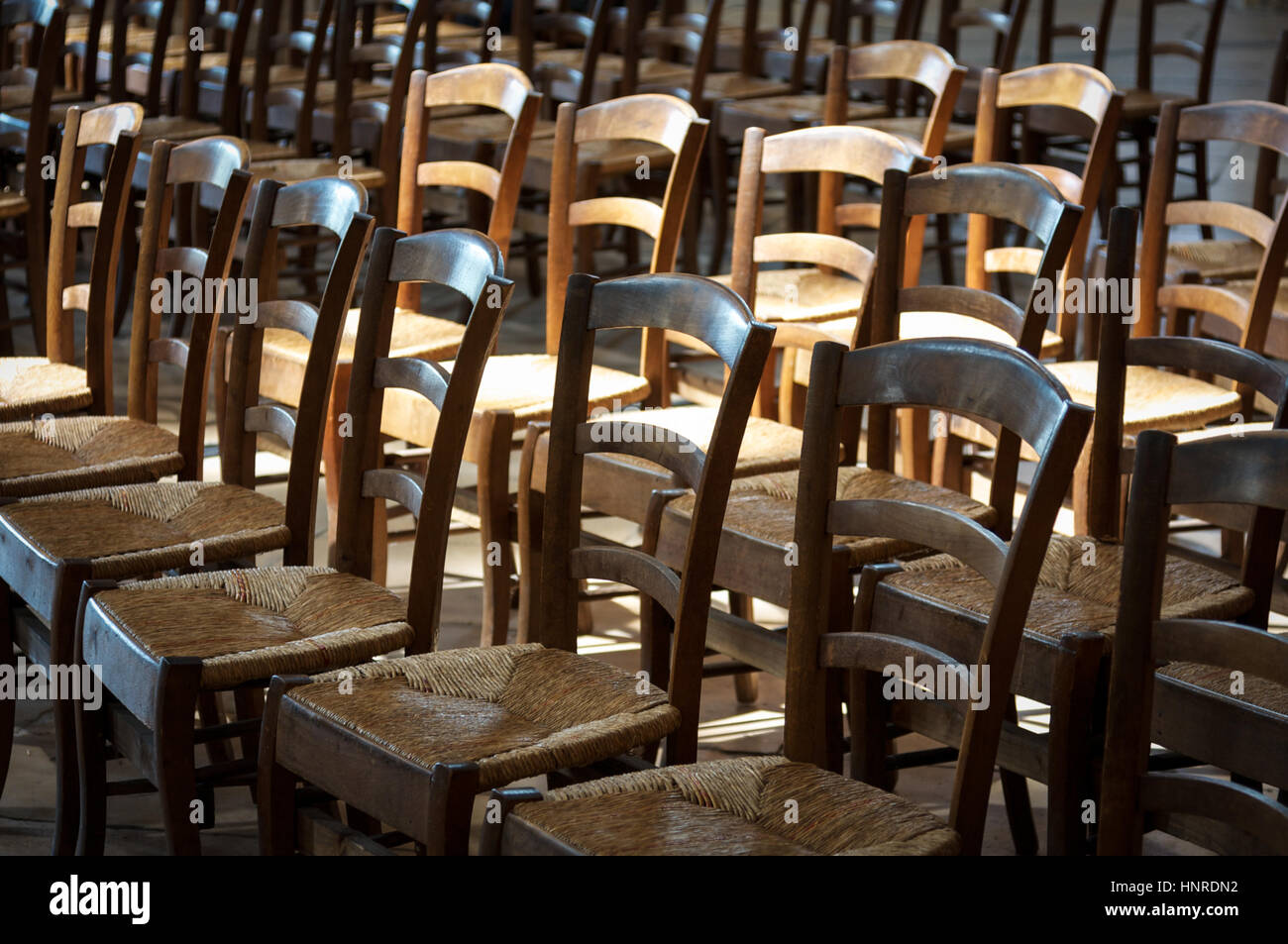 Empty church seats hi-res stock photography and images - Alamy