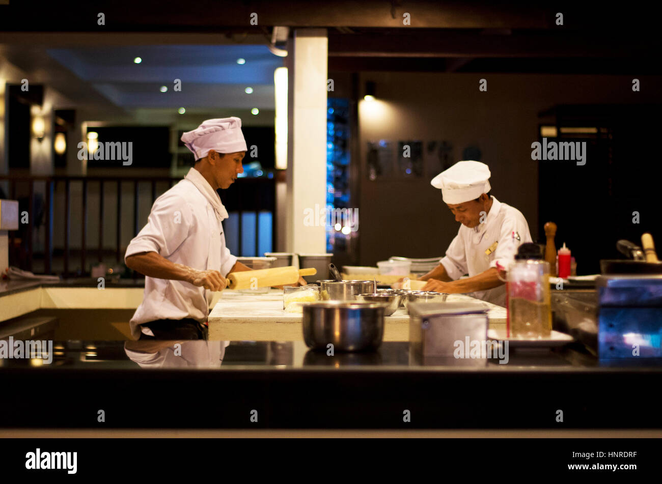 Open kitchen restaurant hi-res stock photography and images - Alamy