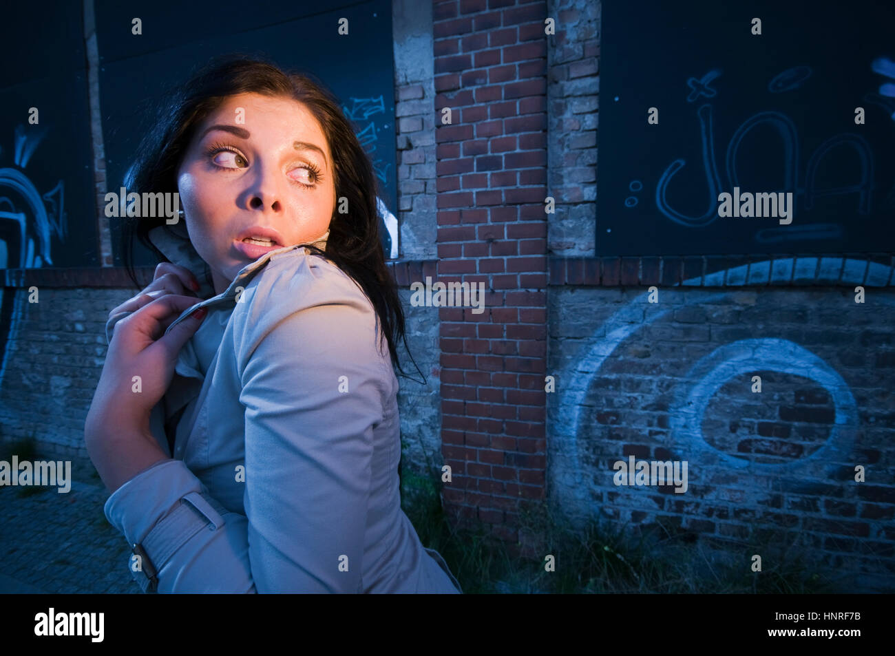 Woman looking over shoulder fear hi-res stock photography and images ...