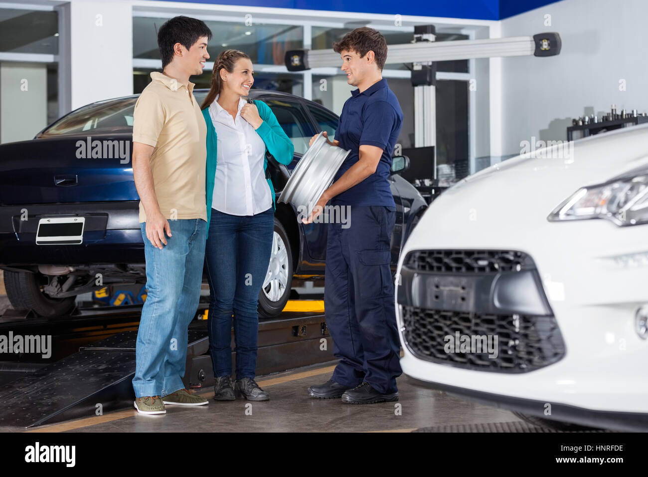 Male car mechanic showing hi-res stock photography and images - Alamy