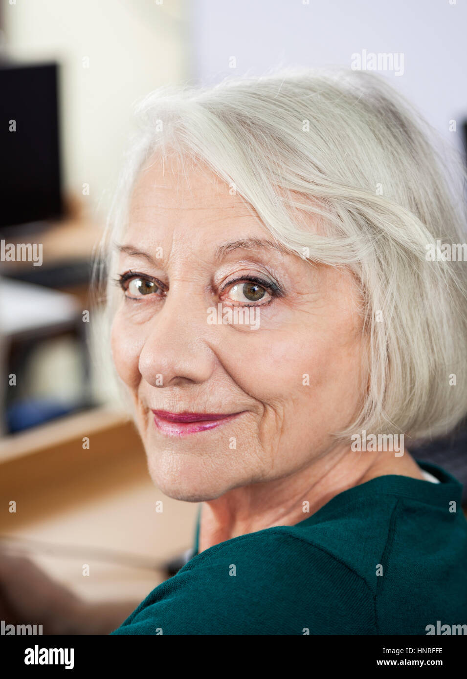 Beautiful caucasian senior woman online hi-res stock photography and ...