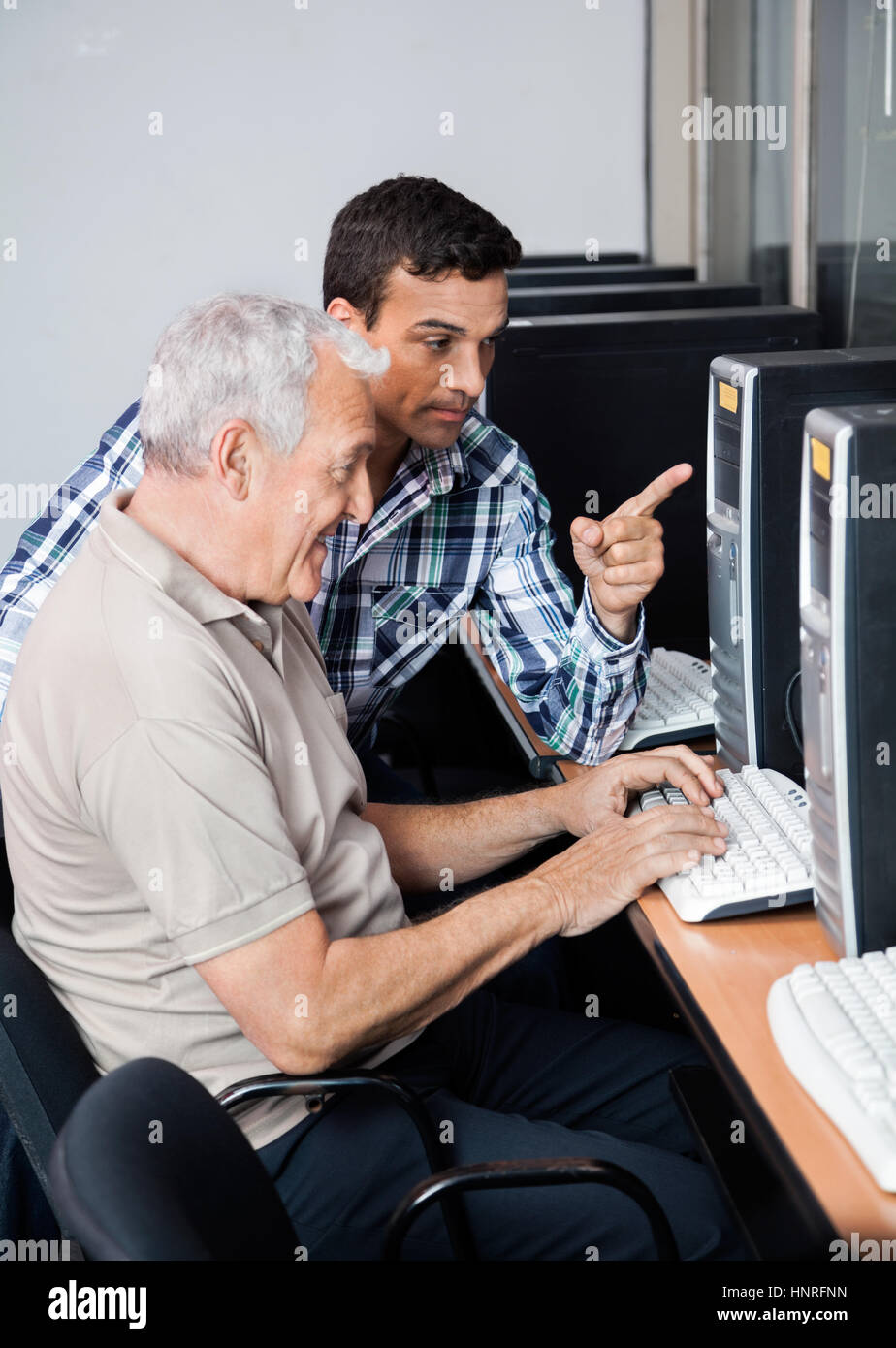 Computer adult classroom hi-res stock photography and images - Alamy