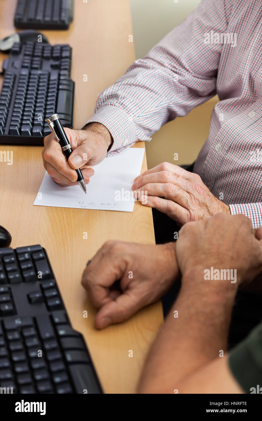 Computer class students hi-res stock photography and images - Alamy