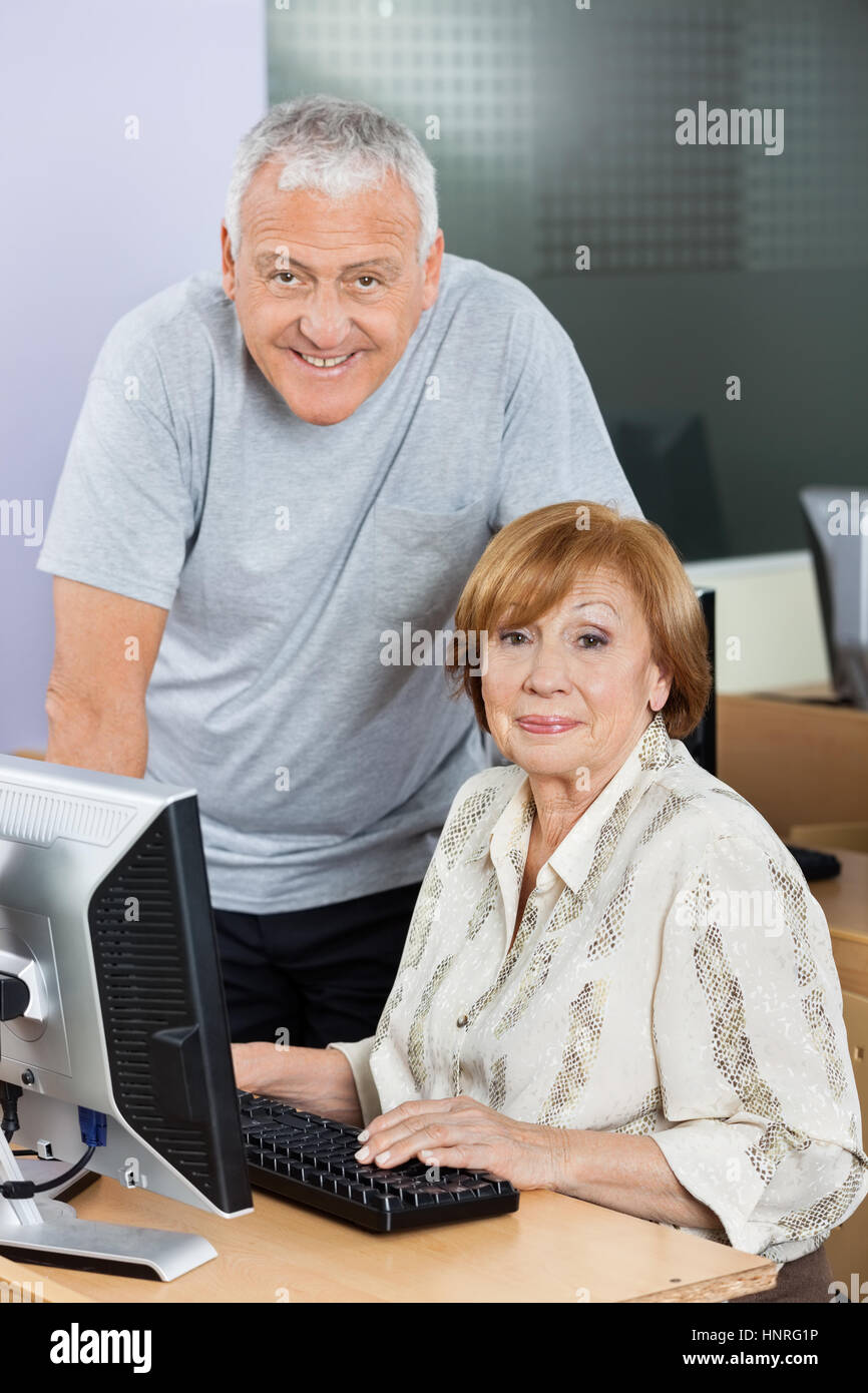 Elearning in adult classroom hi-res stock photography and images - Alamy