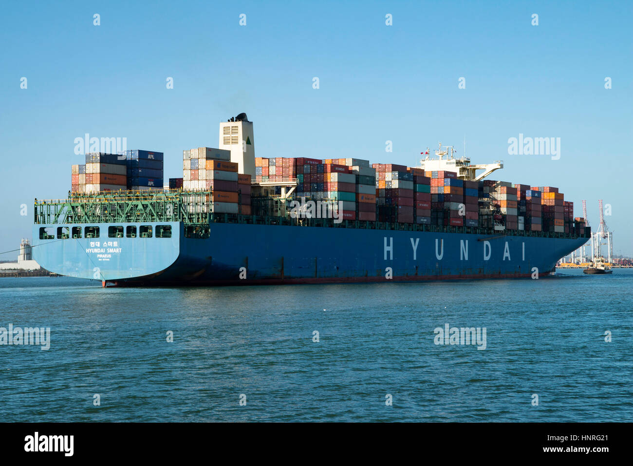 Hyundai Smart container ship arriving at Southampton on 7 February 2017 ...