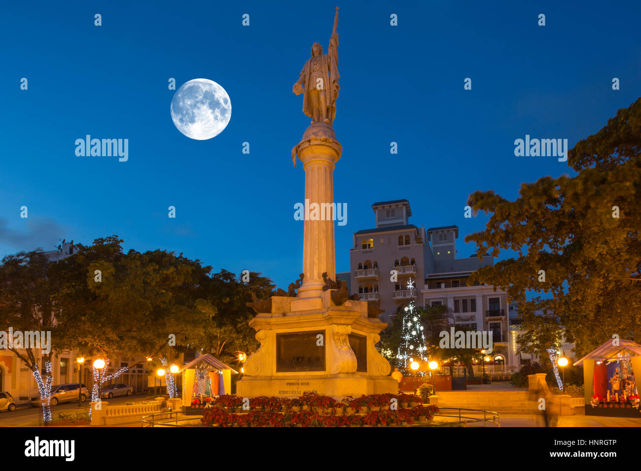 CHRISTMAS DECORATIONS STATUE OF CHRISTOPHER COLUMBUS PLAZA DE COLON OLD ...