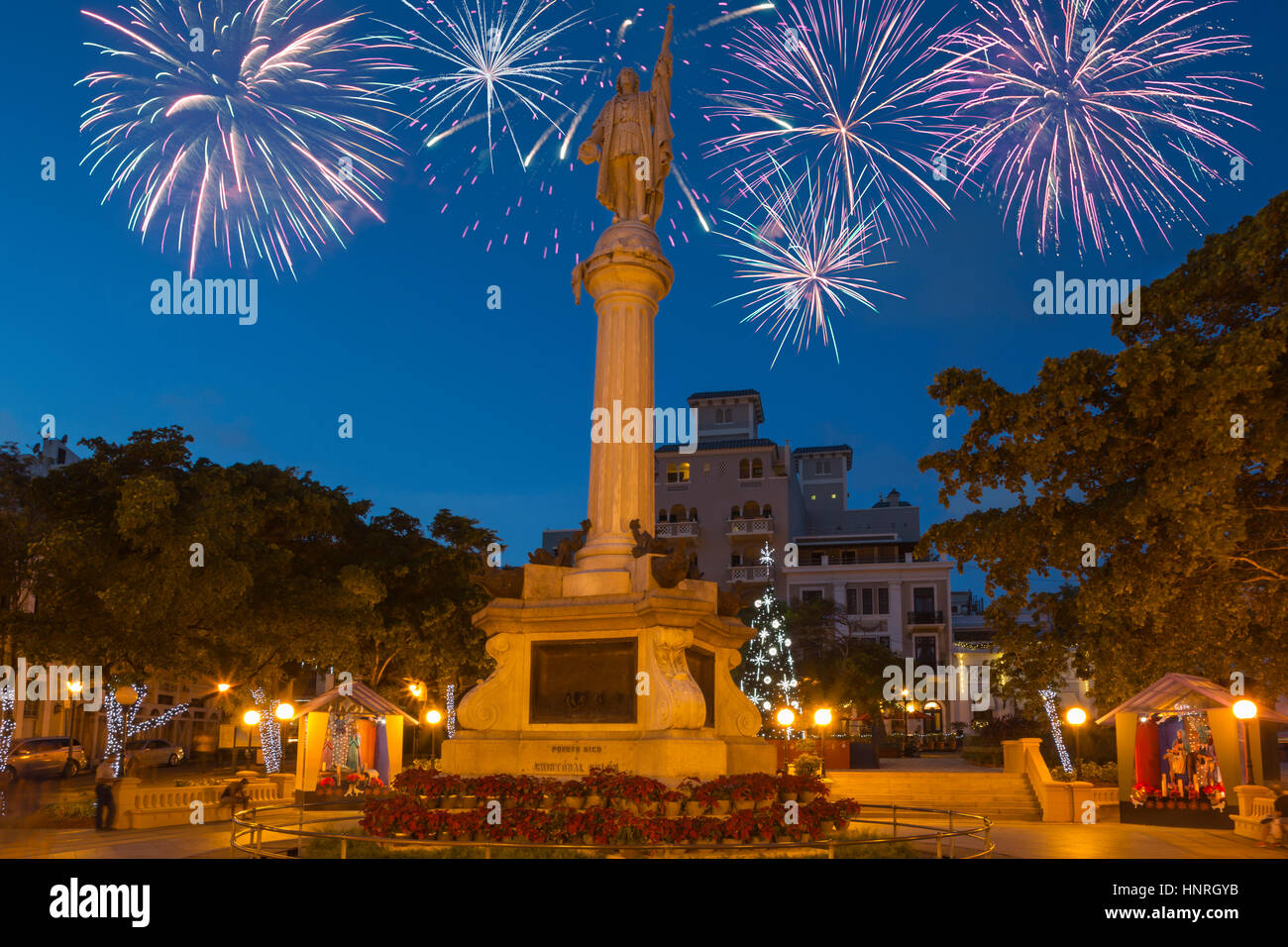 CHRISTMAS DECORATIONS STATUE OF CHRISTOPHER COLUMBUS PLAZA DE COLON OLD ...