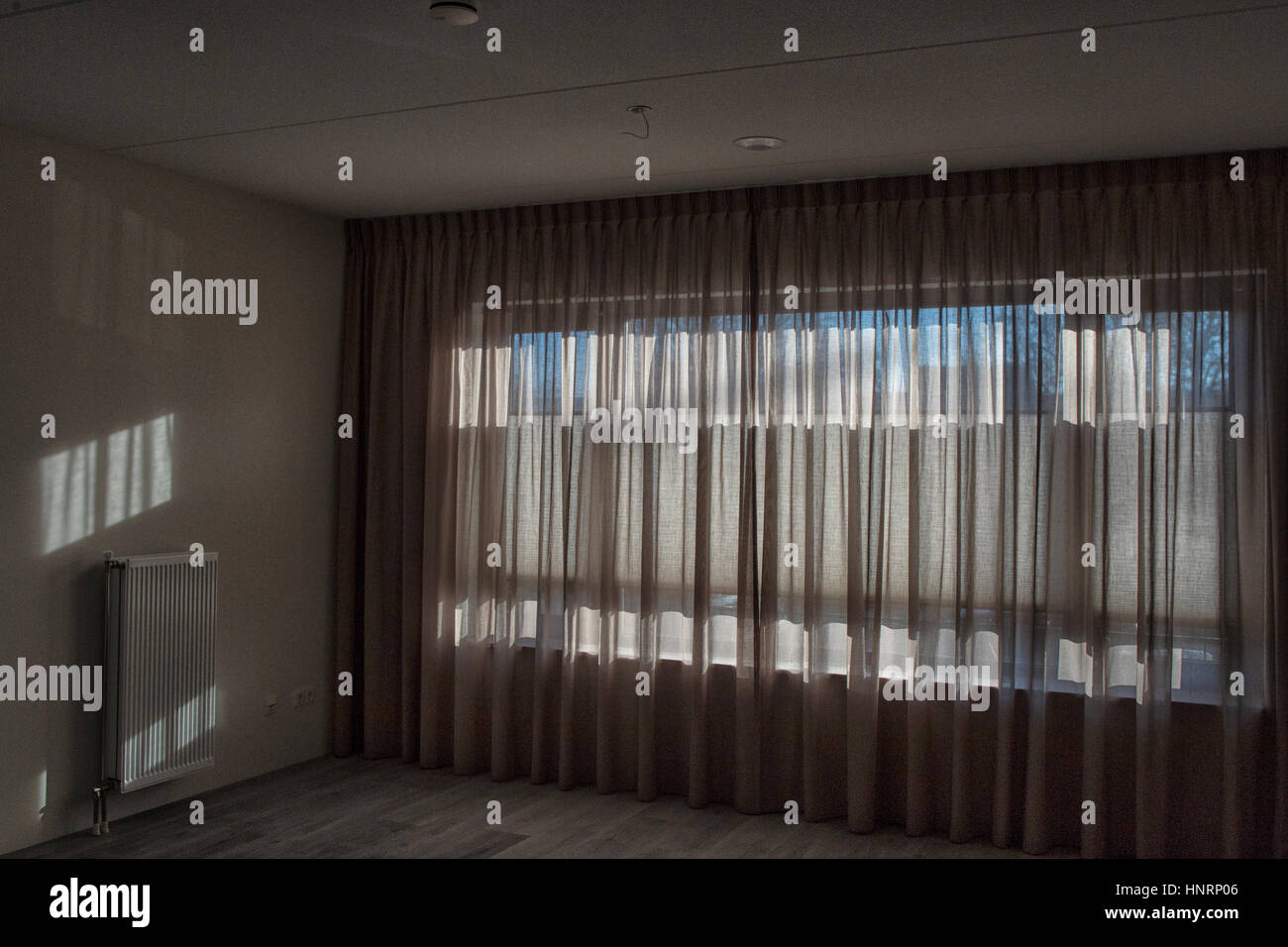 Closed curtains hi-res stock photography and images - Alamy