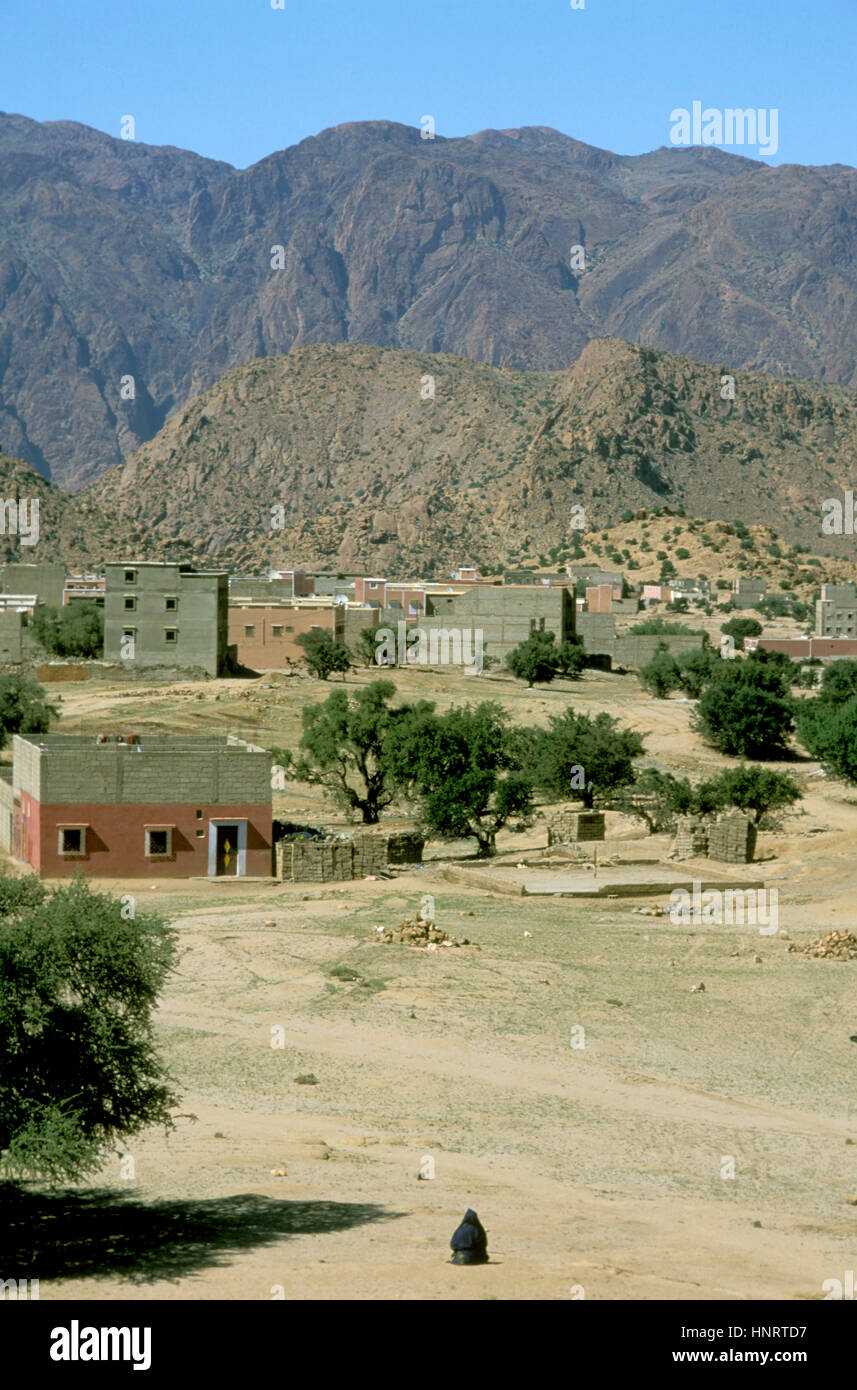 The optical illusion of a lion's head naturally formed in Jebel El Kest ...