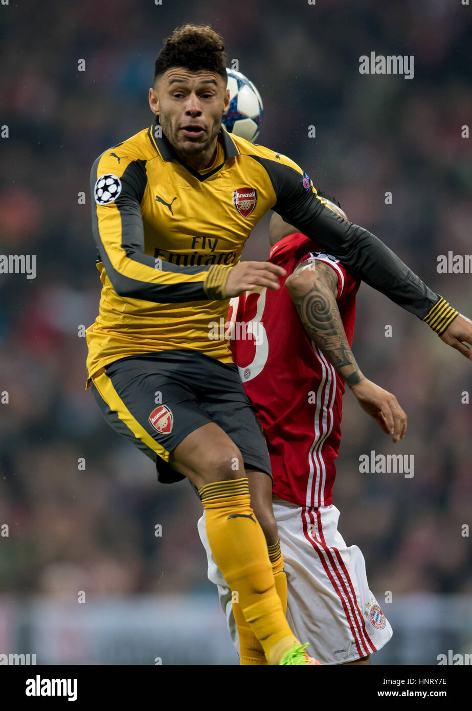 Munich, Germany. 15th Feb, 2017. Munich's Arturo Vidal (r) and Arsenal ...