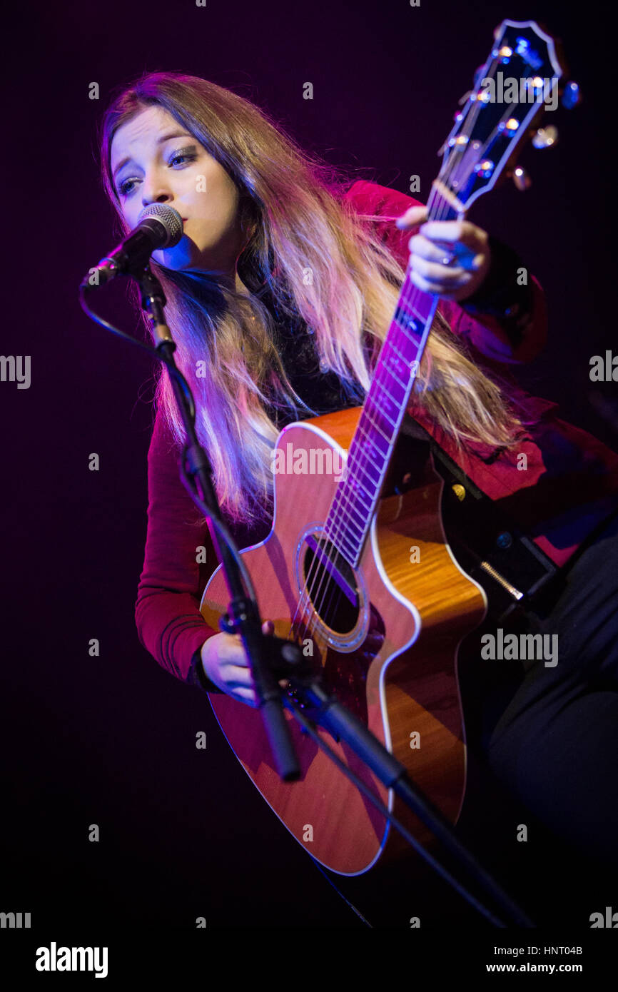 Jade bird singer hi-res stock photography and images - Alamy