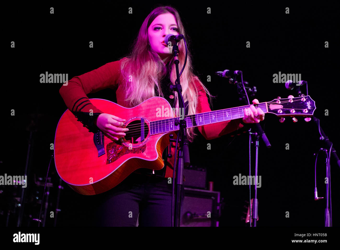 Jade bird singer hi-res stock photography and images - Alamy
