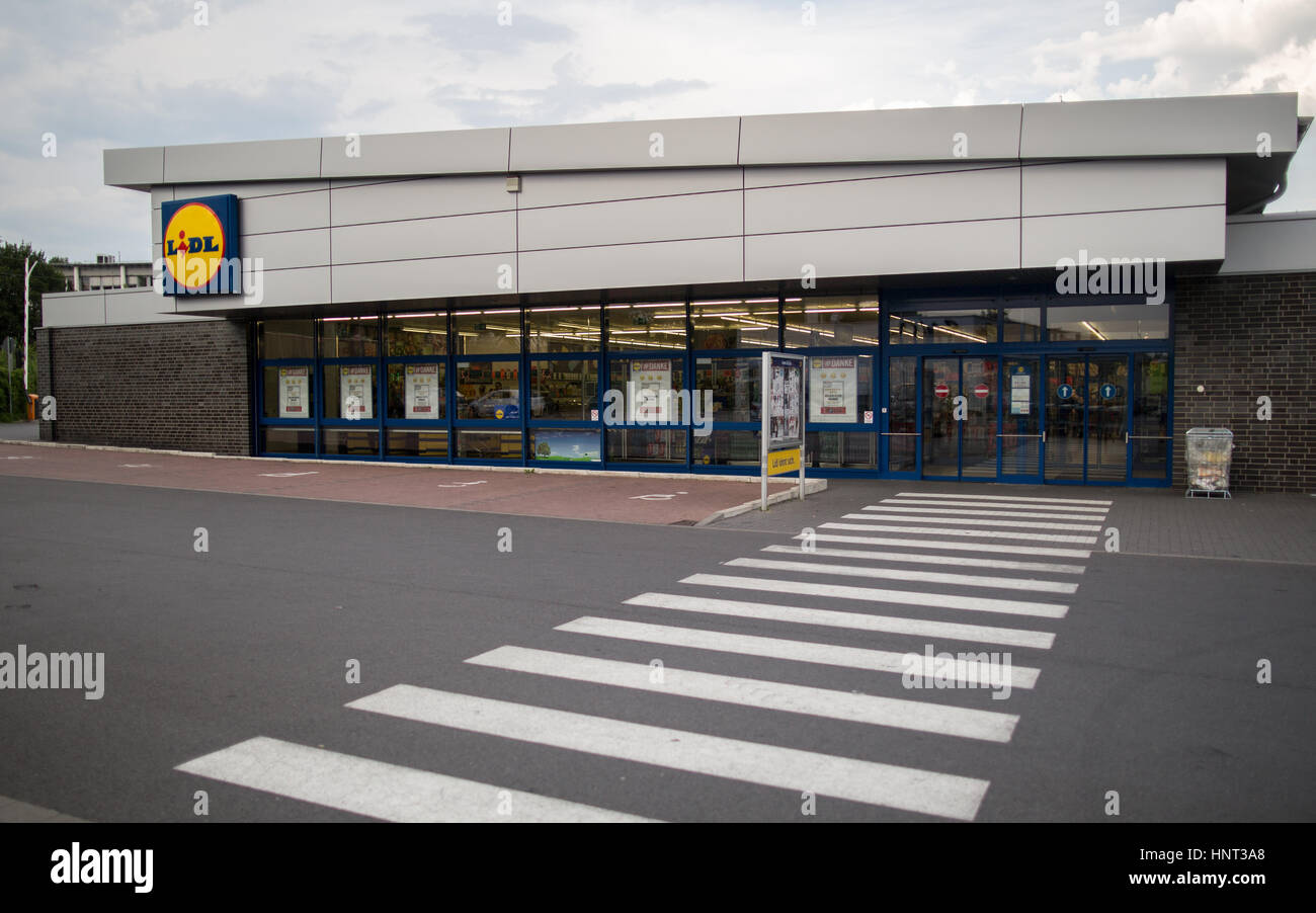 A Lidl store in Herten, Germany, 20 July 2016. PHOTO: MARCEL KUSCH/DPA ...