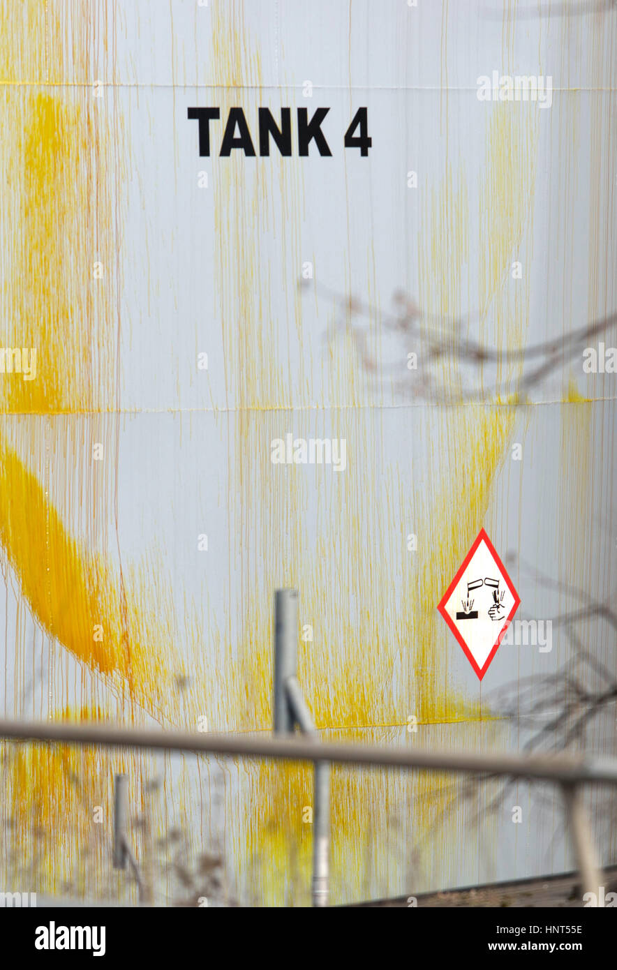 Oberhausen, Germany. 16th Feb, 2017. A damaged chemical container in ...