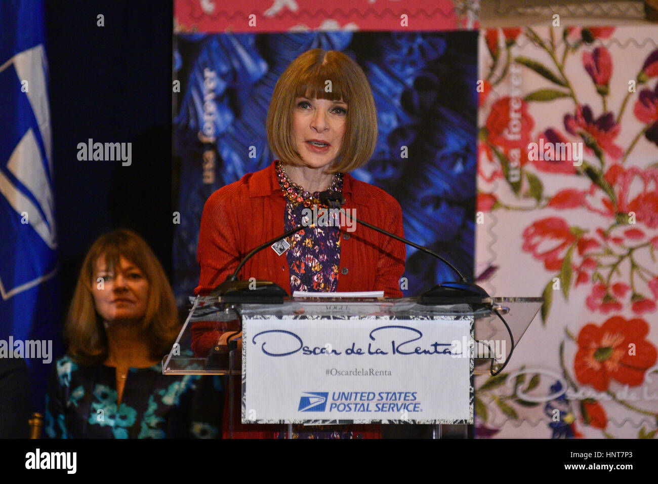 Anna wintour vogue magazine hi-res stock photography and images - Alamy